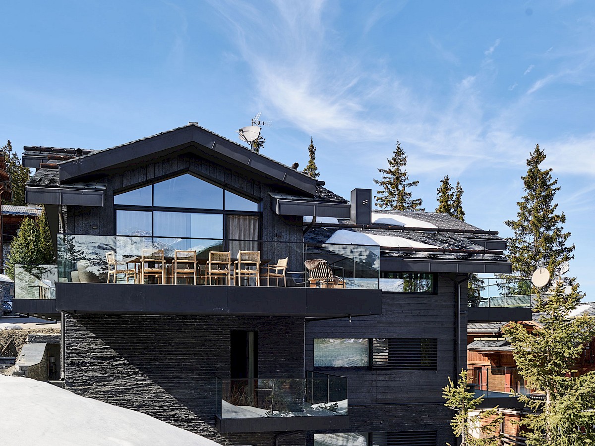 Black Lodge, your luxurious & sustainable private ski resort